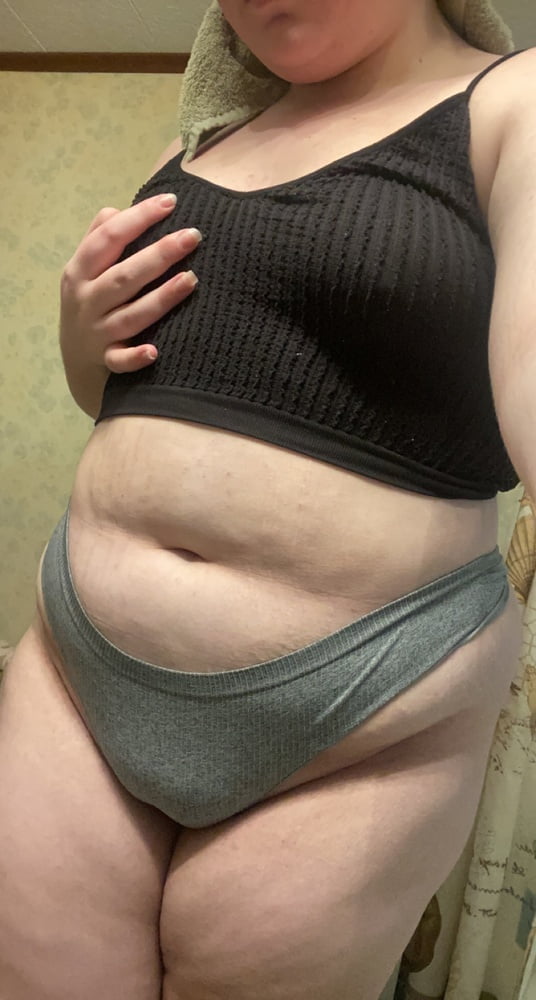 18 Year Old Teen Lilac Lilith Takes Photos For Onlyfans 15 Pics